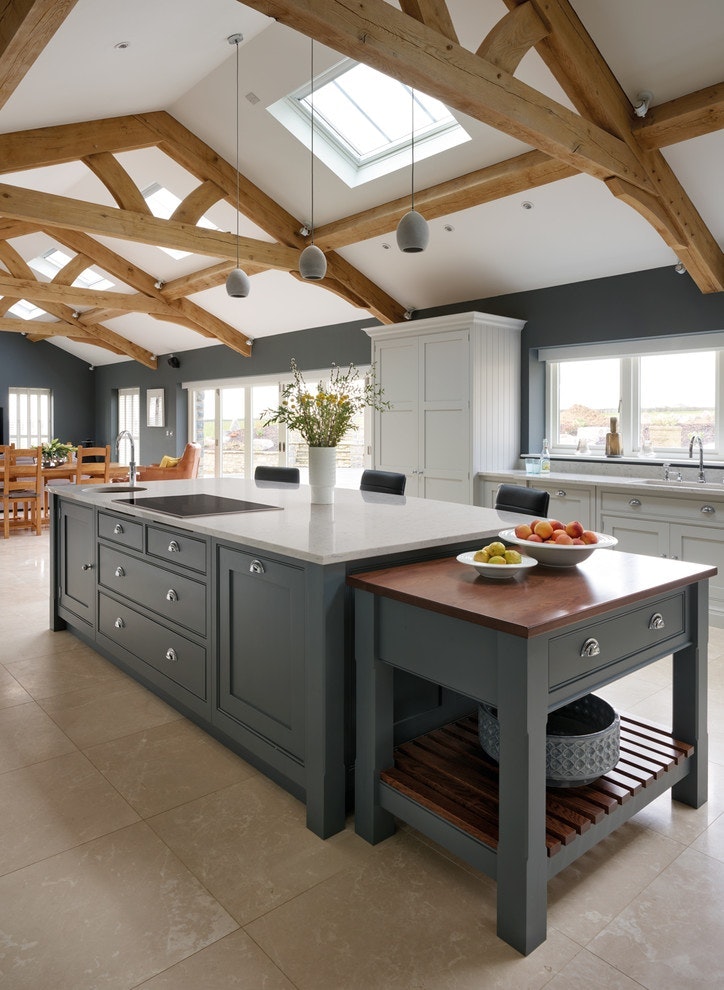 Design et amerikansk køkken, der ligner en filmkulisse med dig som ...