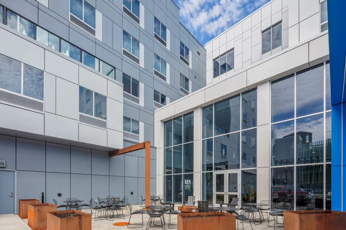 Hampton Inn in Rochester stands out with a DKTN facade - Cosentino ...