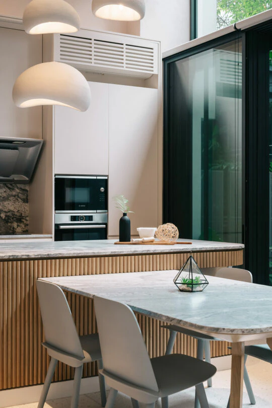 Flowing spaces and powerful finishes in this Malaysian kitchen ...