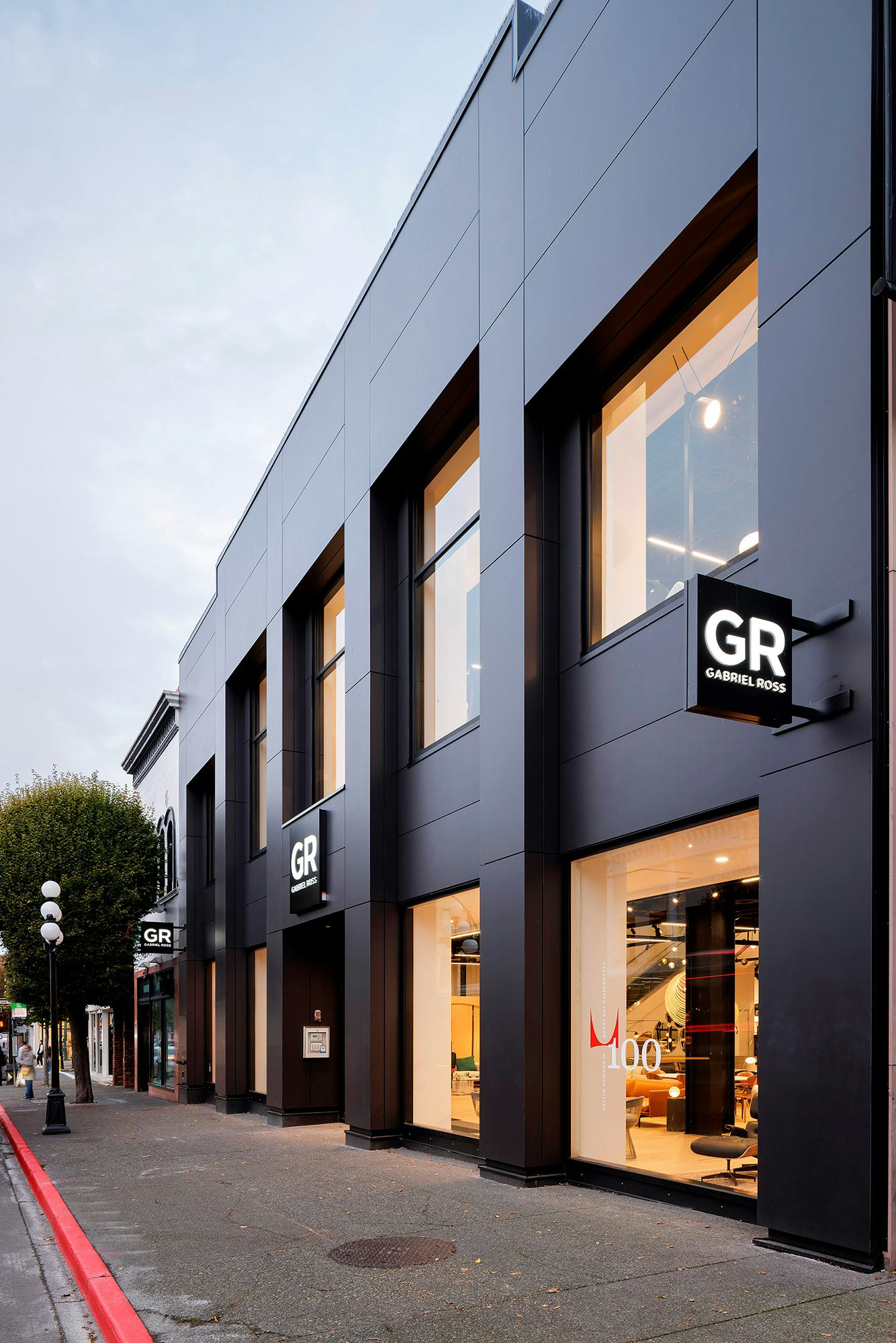 Gabriel Ross modernizes its facade with the monolithic Dekton Domoos ...