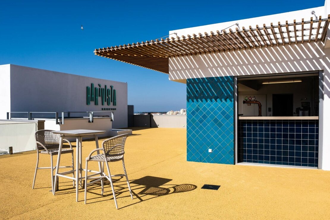 A business and leisure hotel that reflects the sea breeze through its ...