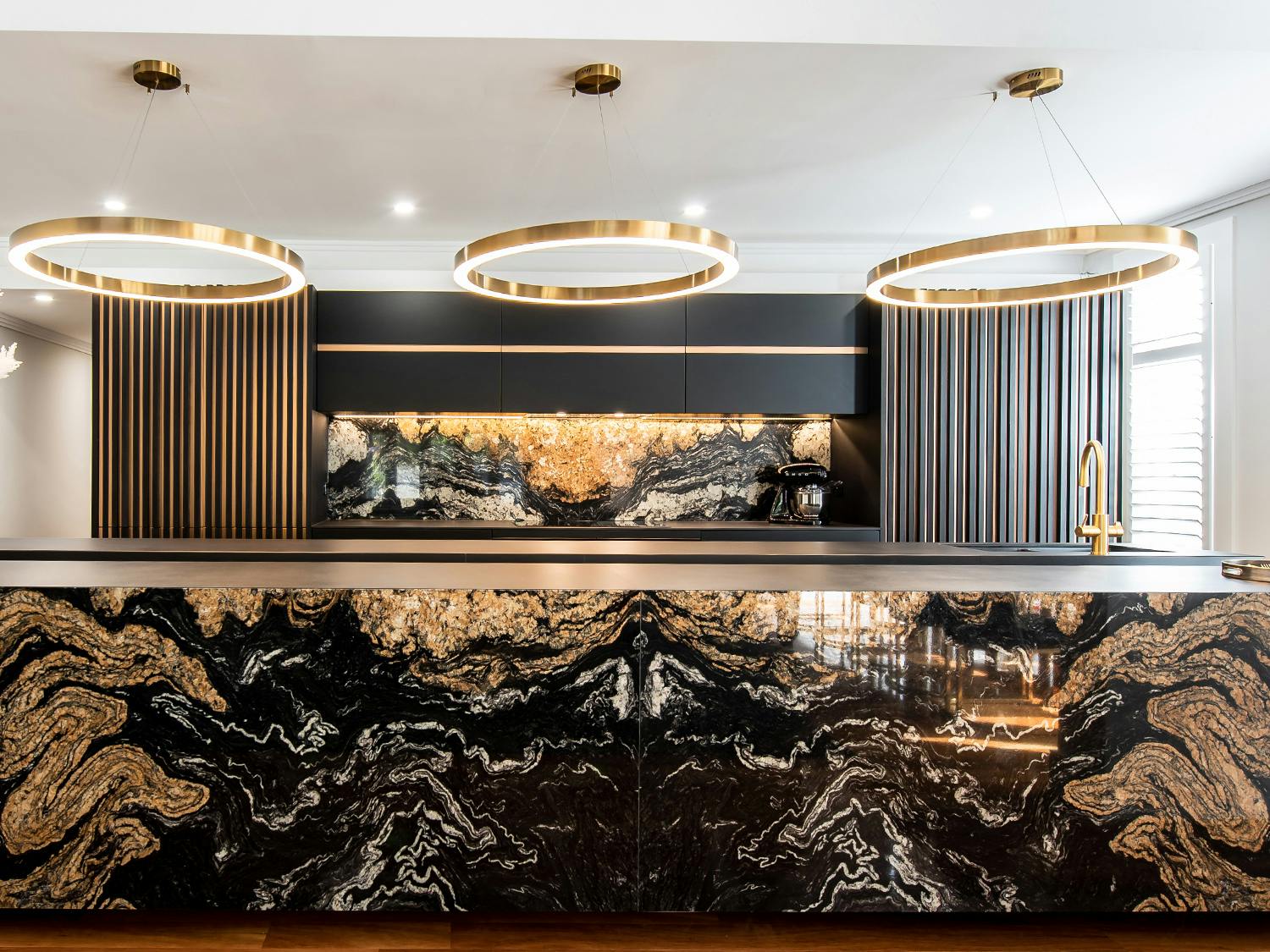 A breathtaking kitchen created with Cosentino’s Sensa® Orinoco, Dekton ...