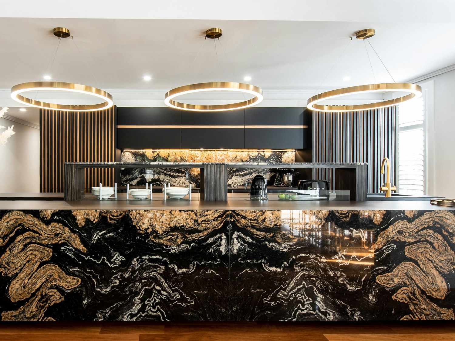 A breathtaking kitchen created with Cosentino’s Sensa® Orinoco, Dekton ...