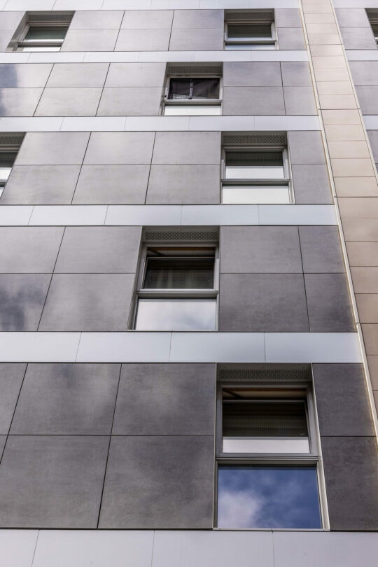 Streamlight Tower: Merging form with function, innovative façades from ...