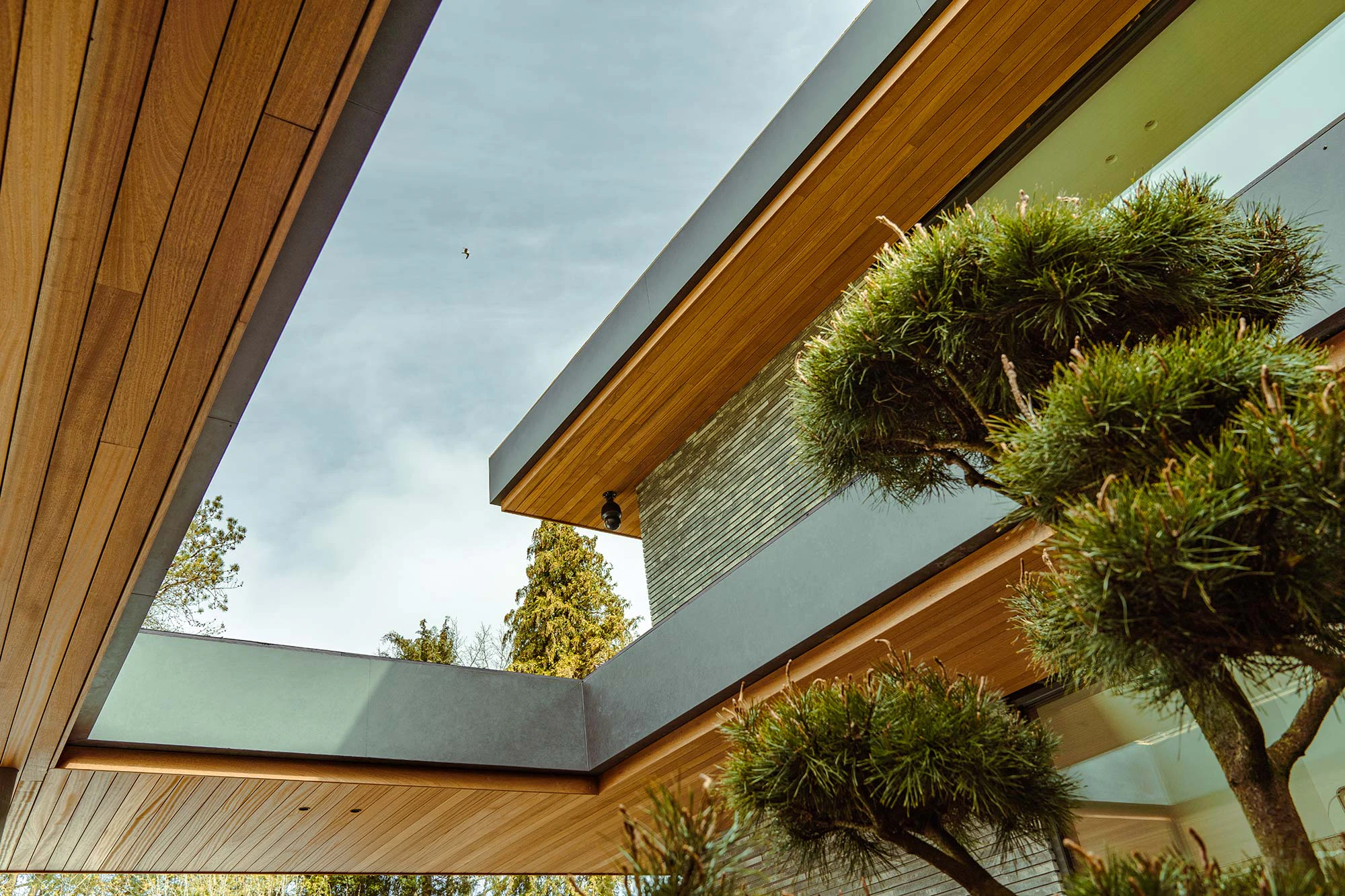 This luxury beachfront villa uses Dekton for a durable and trendy ...