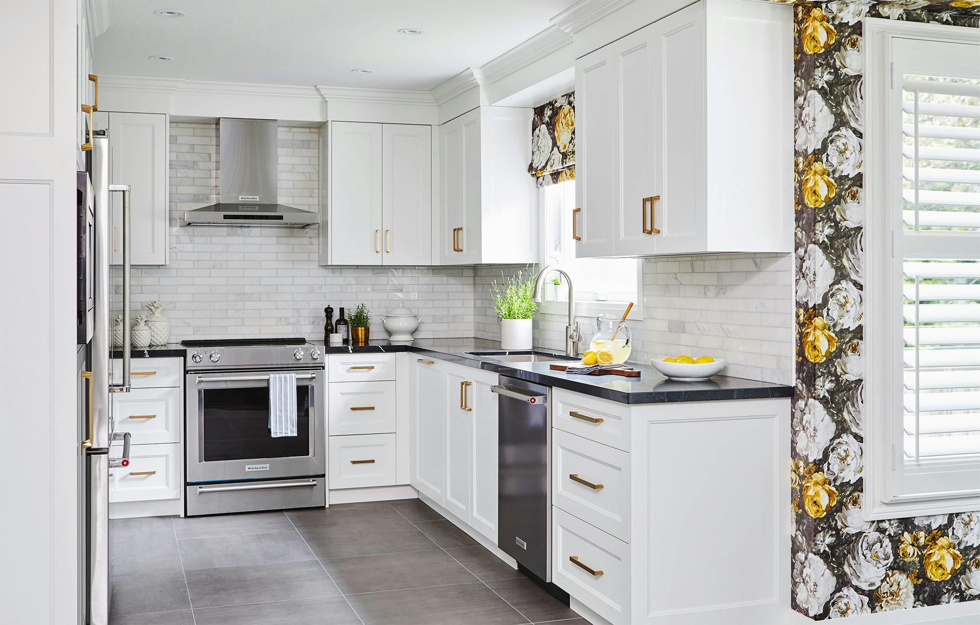 A Silestone worktop to highlight the bold style of a very eclectic home ...