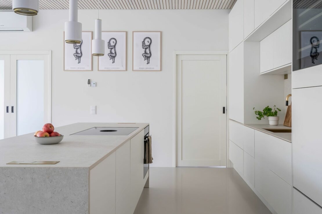 Dekton Nebbia as the foundation of a refined and welcoming kitchen - Cosentino Australia