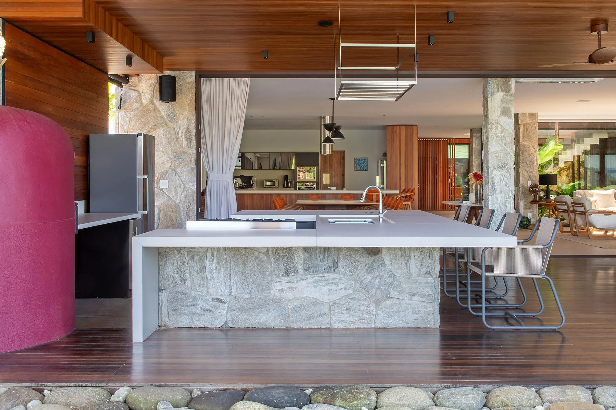 This spectacular beach house is the perfect example of Dekton's ...