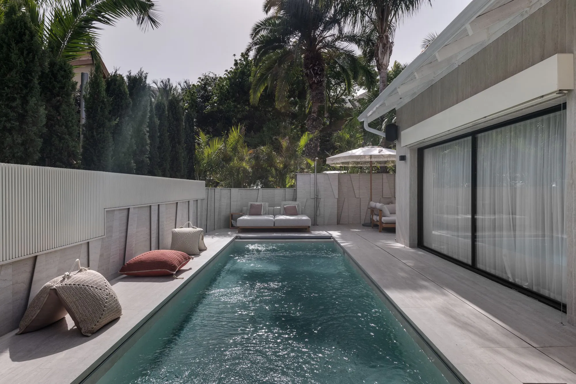 Clean lines and rich textures for a home with a holiday resort vibe ...
