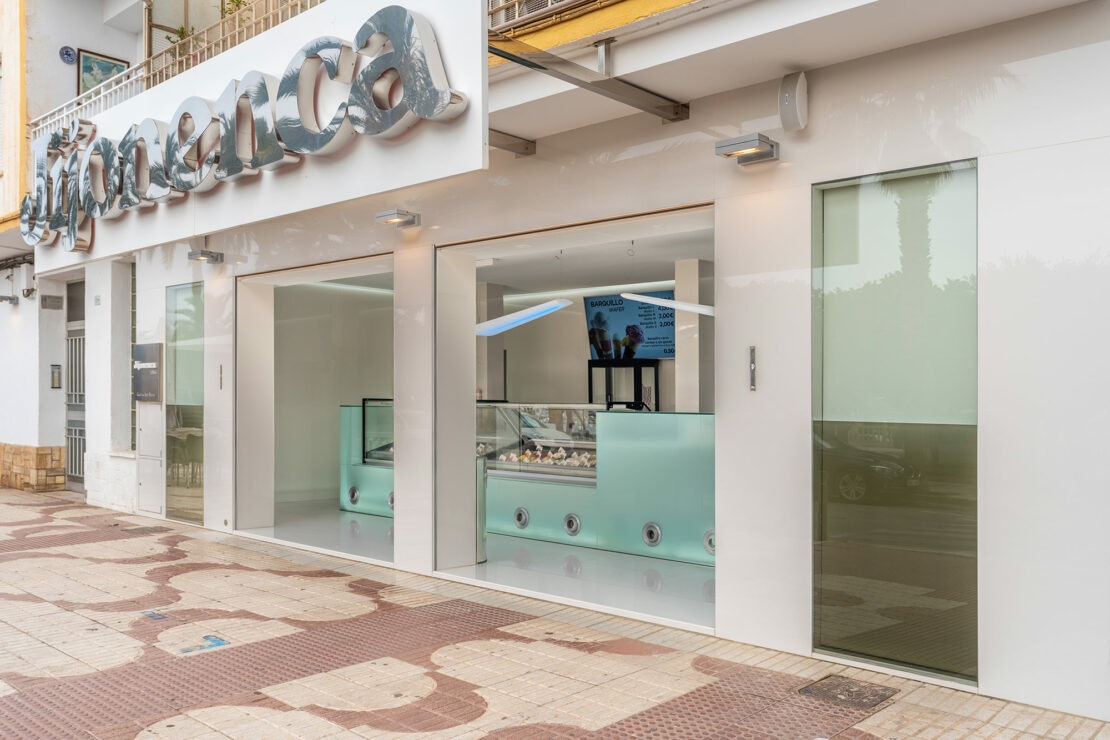 Dekton Halo transforms an ice cream parlour into a lab-like space ...