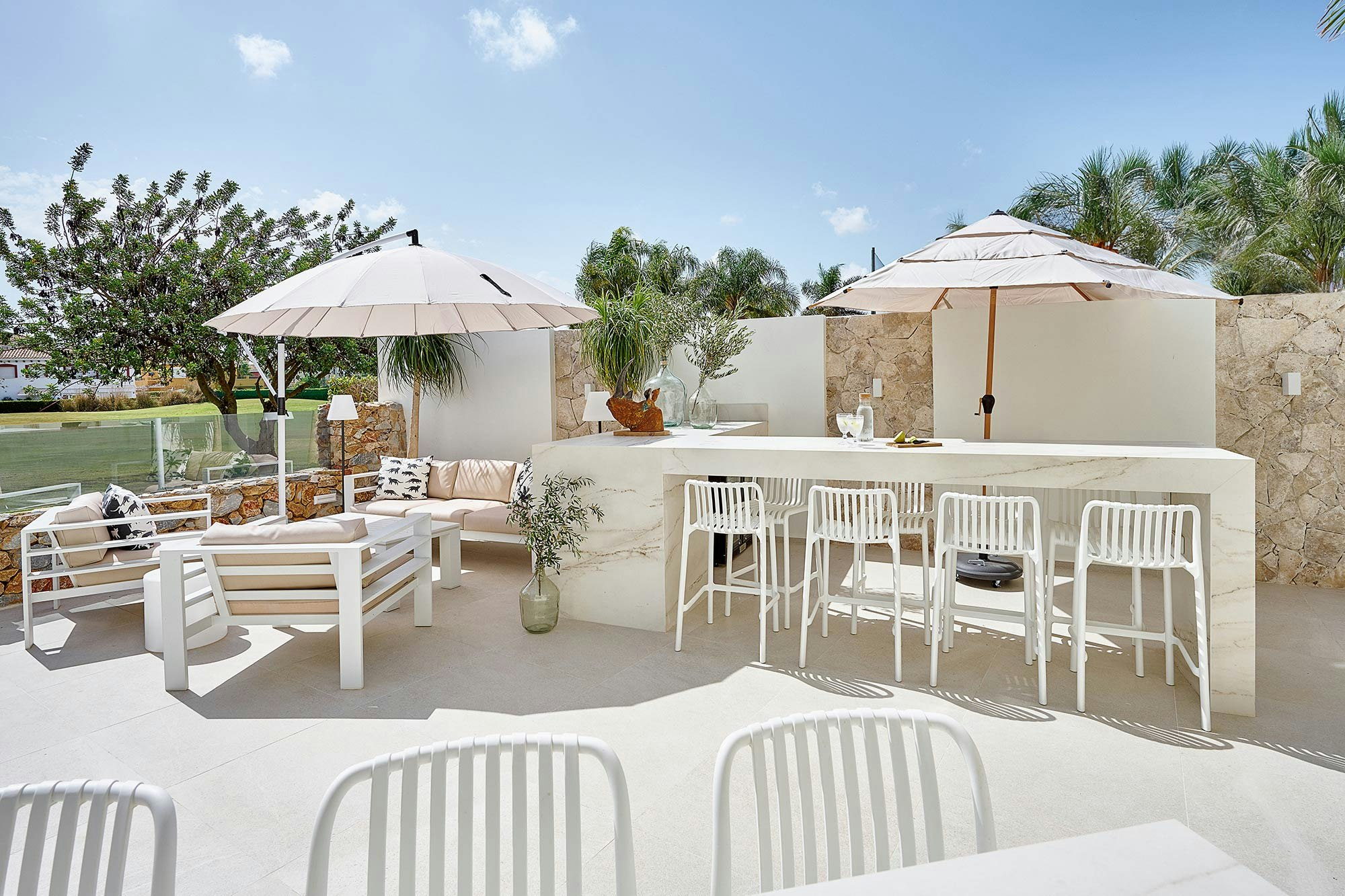 Outdoor kitchen in city garden with Dekton - Cosentino EN Canada