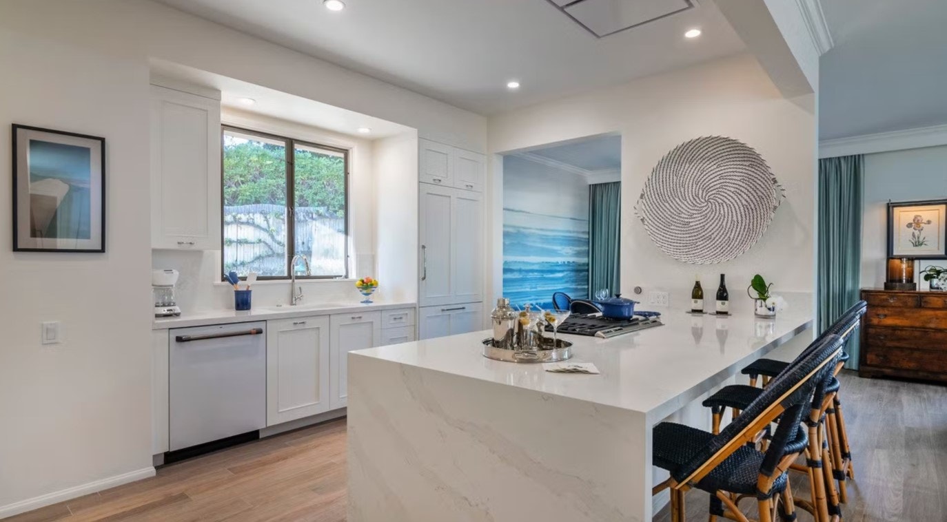 Small Kitchen Island with Seating Ideas - Cosentino