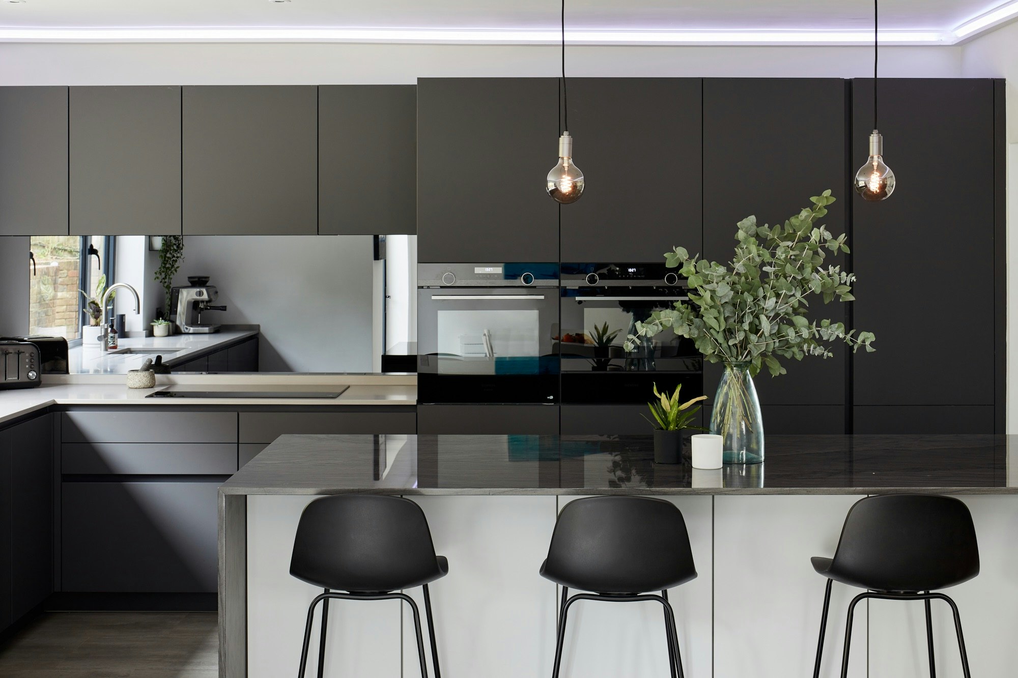 Cosentino’s Surfaces Create a Luxury Look for an Open-Plan Kitchen in Hayes