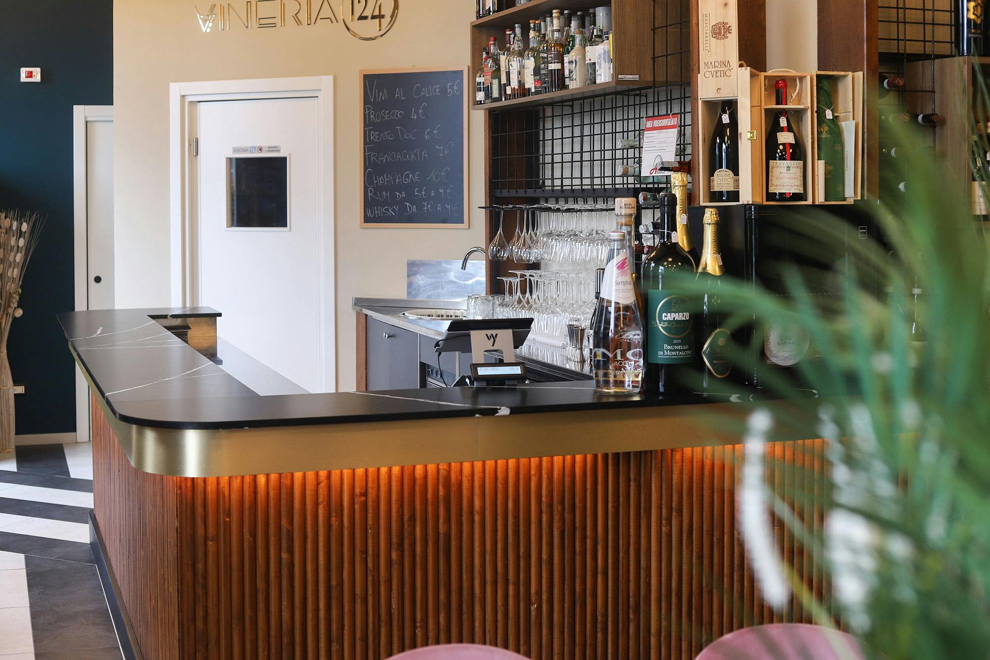 A wine bar with an elegant bar counter that attracts all eyes and withstands everything Cosentino UK