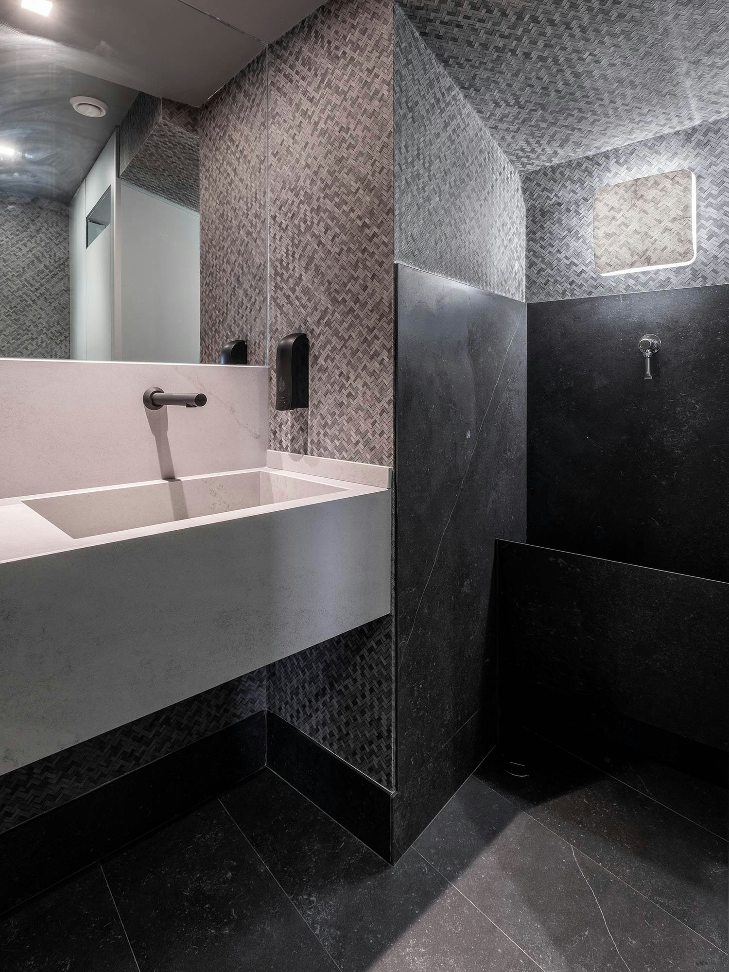 Traditional terracotta tiles and innovative Dekton surfaces: an ...