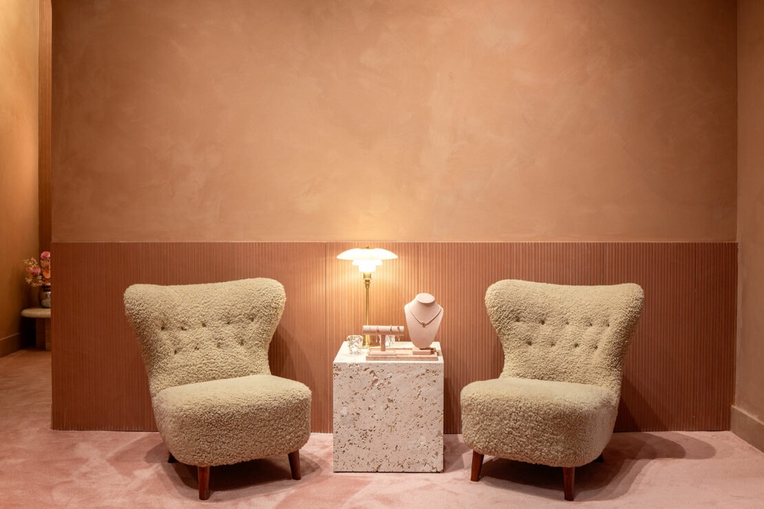 Dekton Ukiyo elevates the monochromatic design of Pandora Jewelry by ...