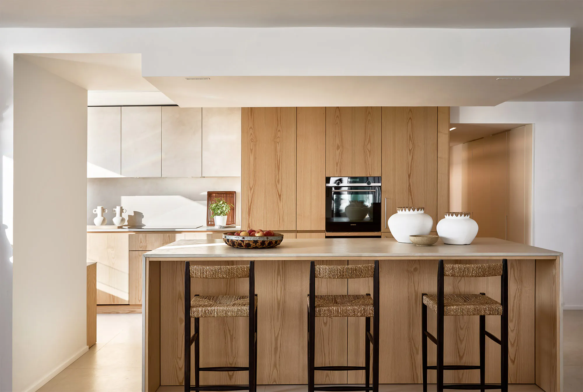 A kitchen island in Dekton Trance is the star of a sophisticated ...