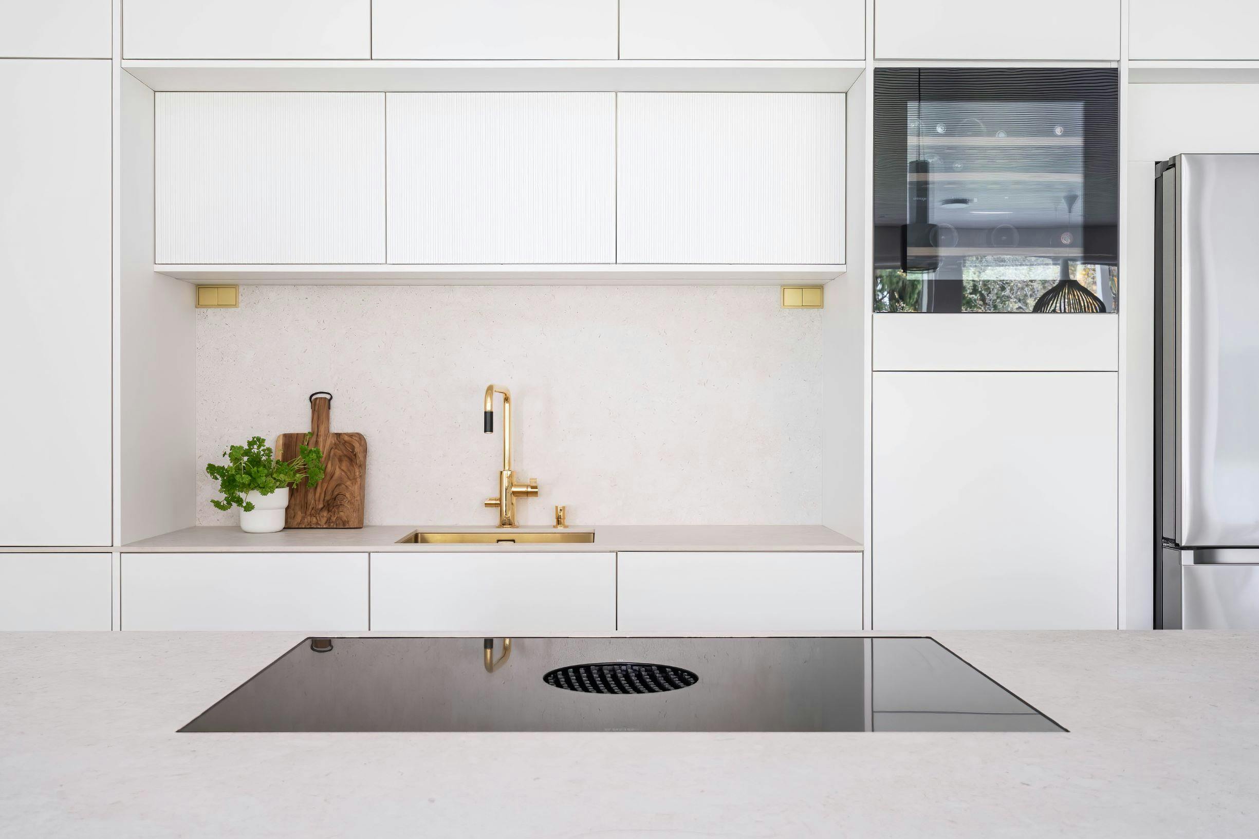 Dekton Nebbia as the foundation of a refined and welcoming kitchen ...
