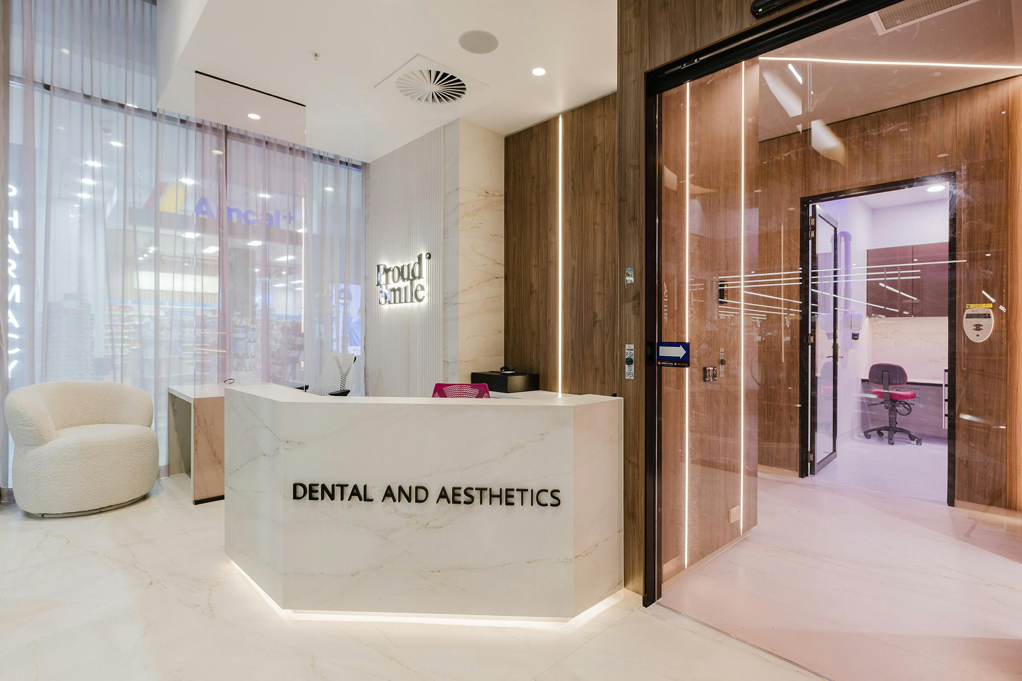 This clinic gains in sophistication and hygiene thanks to Dekton Rem ...