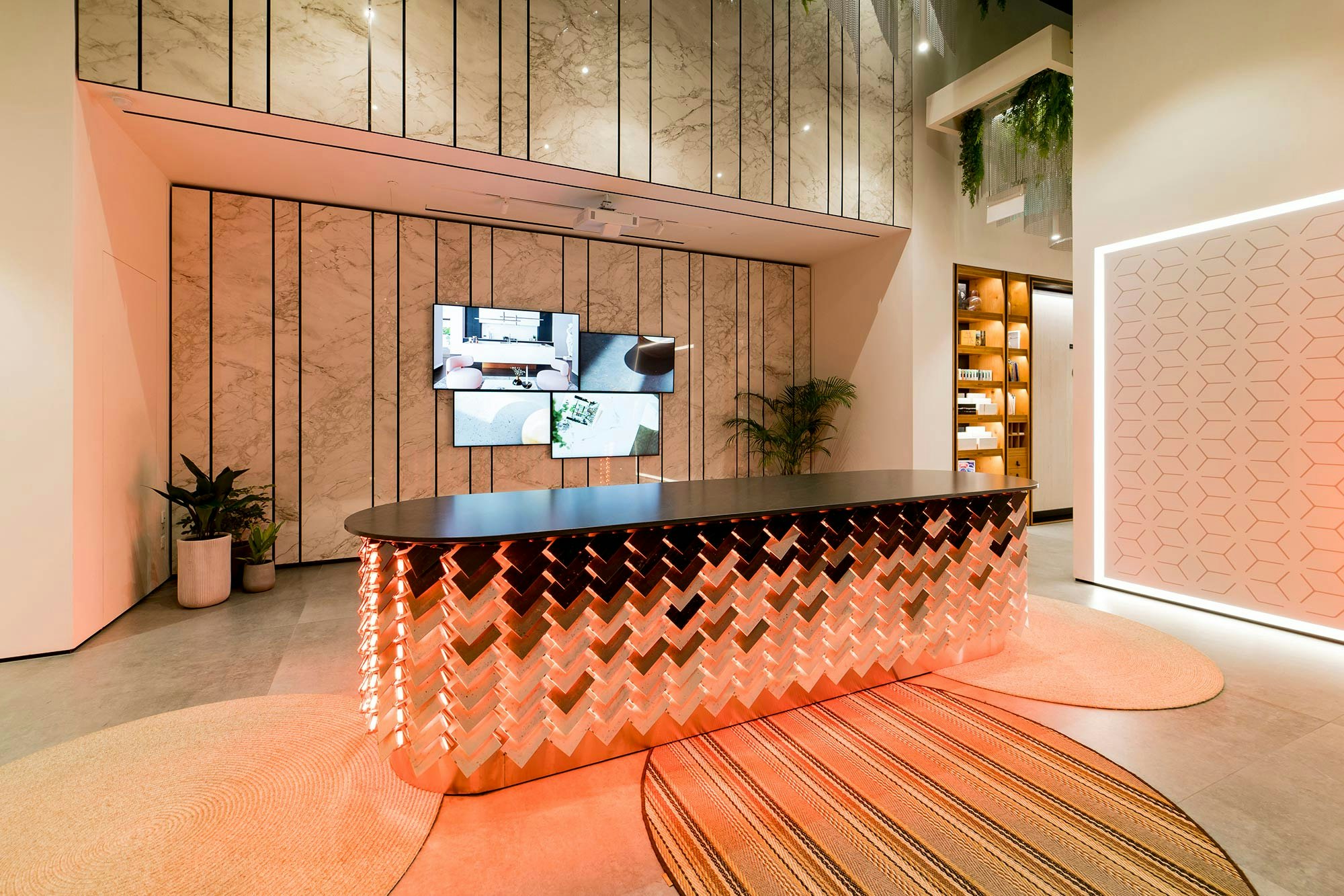 The spectacular three-meter bar created with Silestone Le Chic and ...