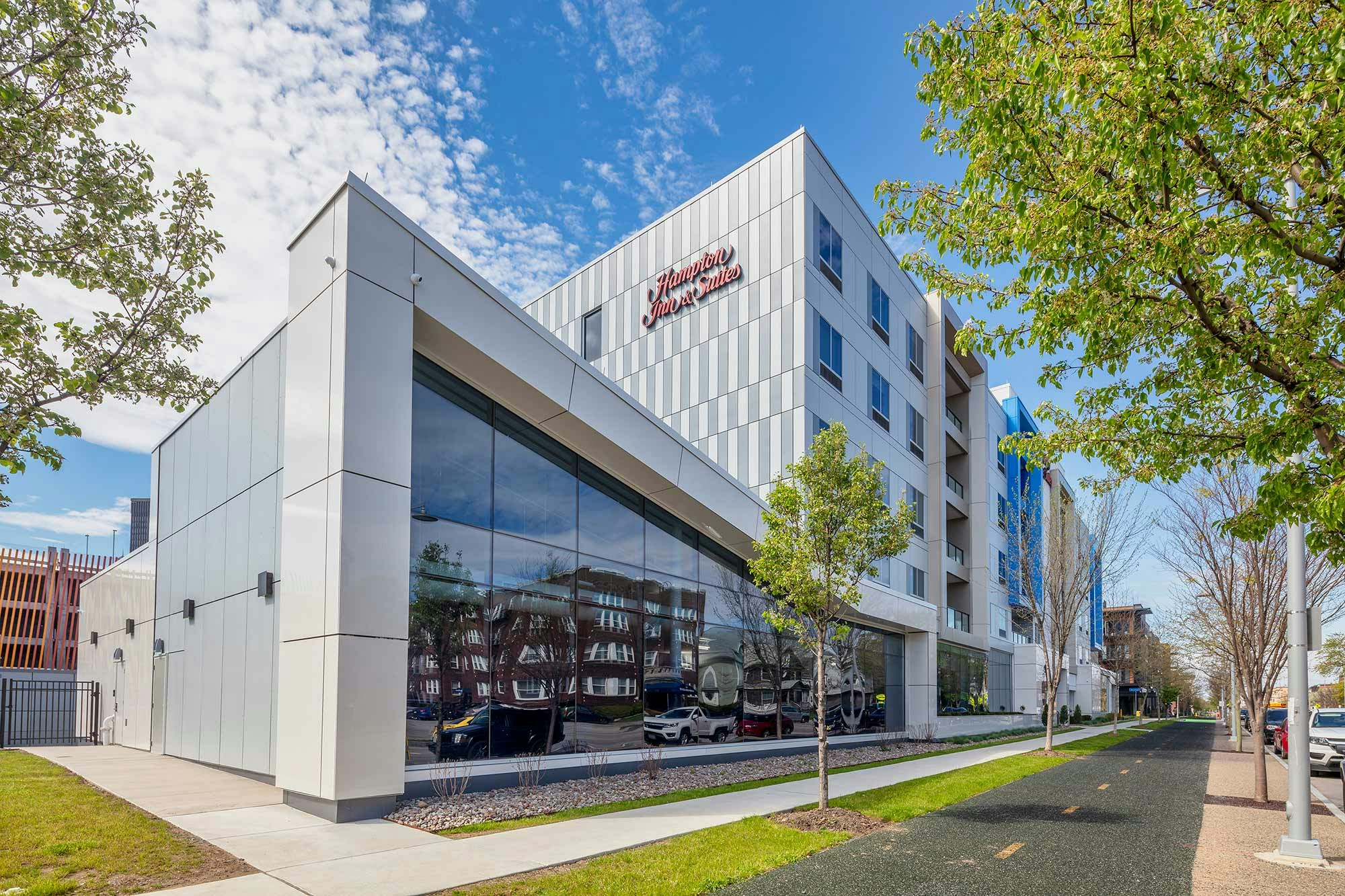 Hampton Inn in Rochester stands out with a Dekton facade - Cosentino ...