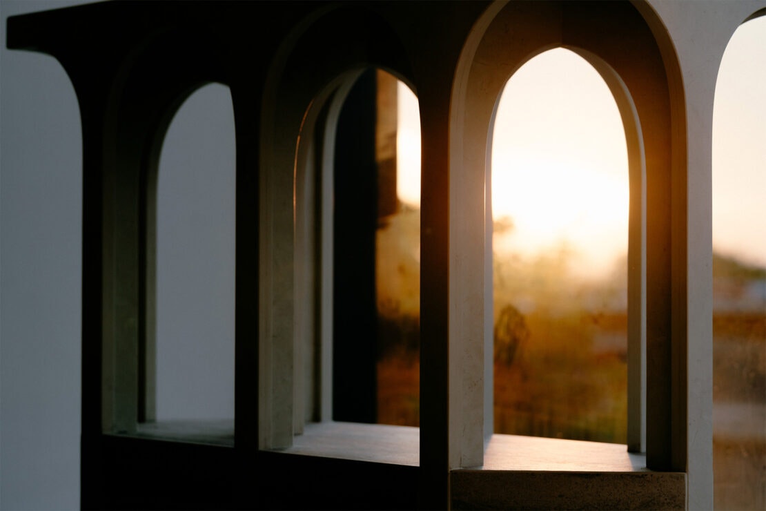 The timeless beauty of the arches in Fabian Tan’s design - Cosentino ...