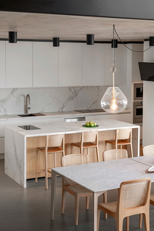 A bright and understated home with Dekton enhancing the design ...