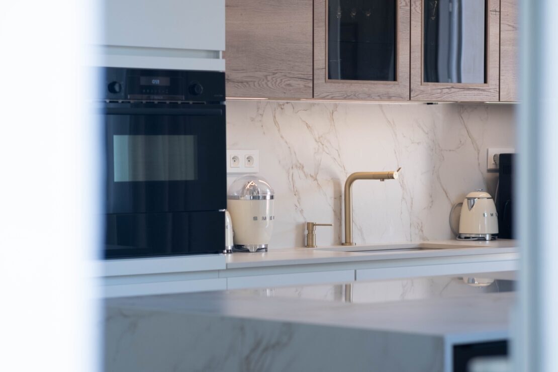 Three apartments reinvented with Dekton: A mountain renovation defined ...