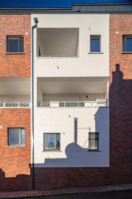 Una bonita fachada en Dekton Aeris para una edificio de viviendas sociales - Cosentino Mexico