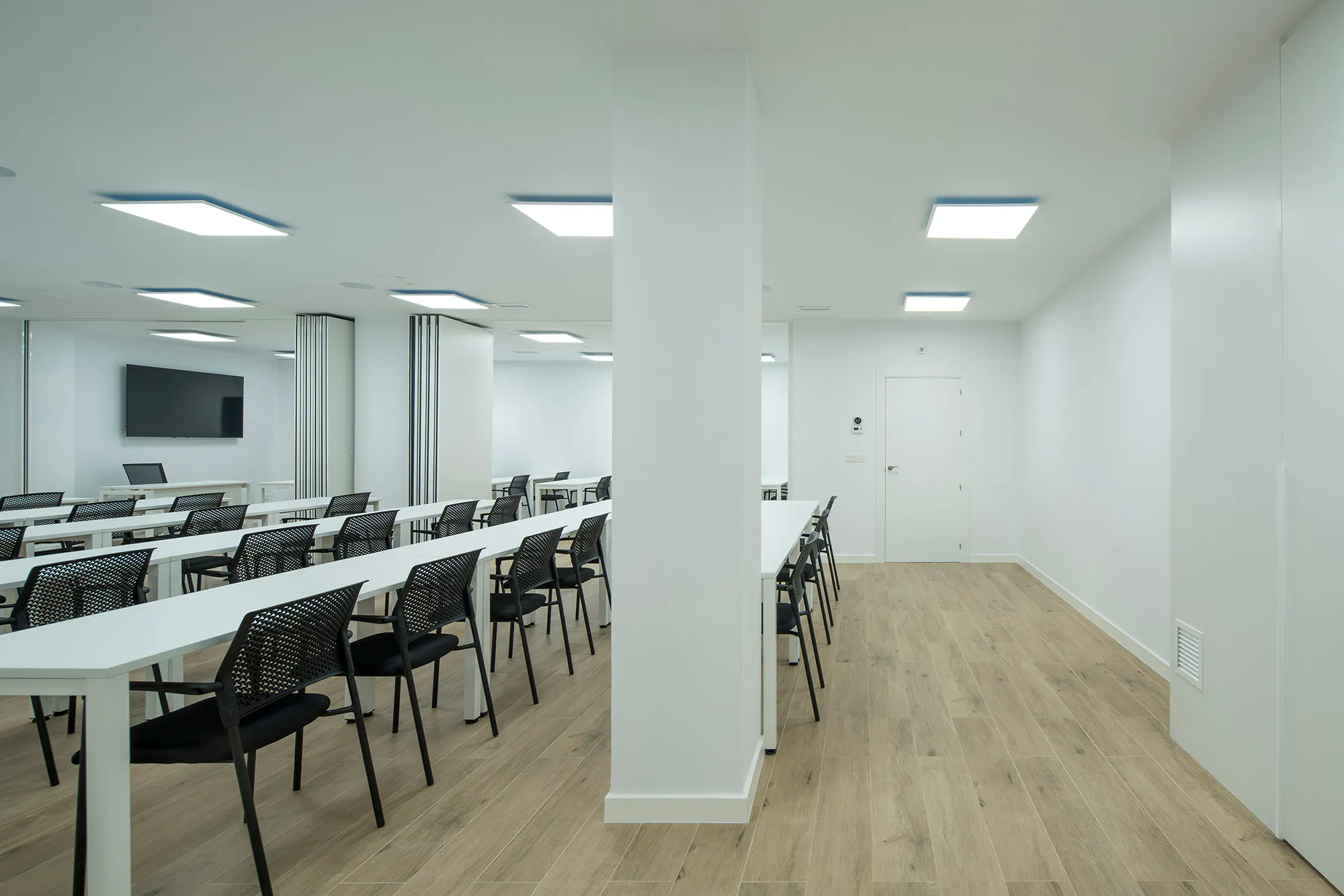 La sede de CSIF en Granada presume de fachada gracias a Dekton ...