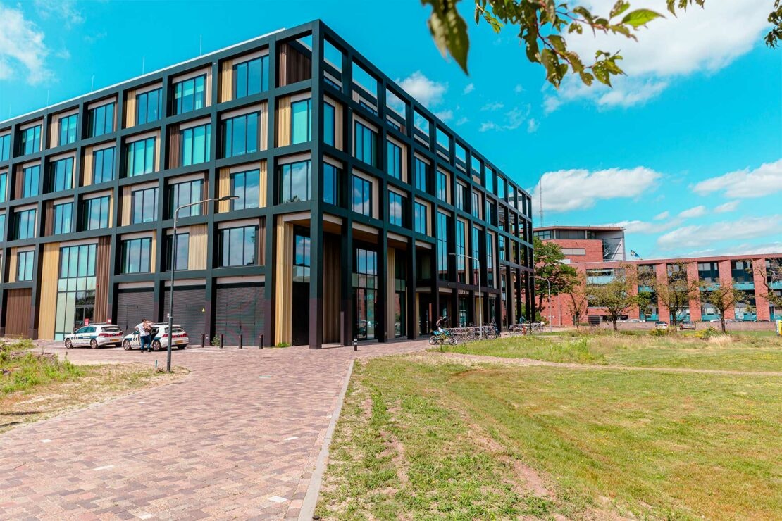 El nuevo Ayuntamiento de Helmond ha sido construido completamente de ...