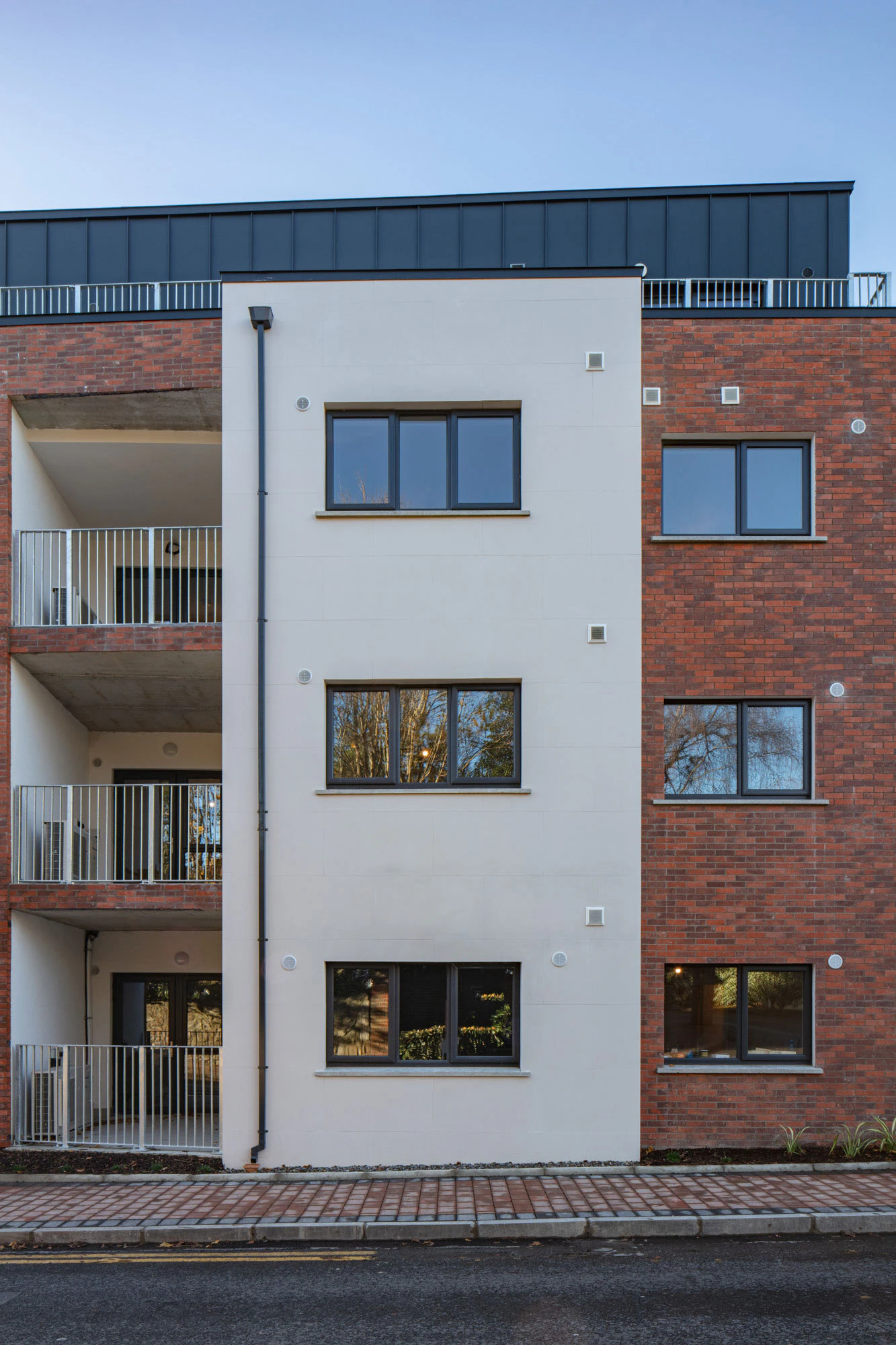 Una bonita fachada en Dekton Aeris para una edificio de viviendas sociales - Cosentino España