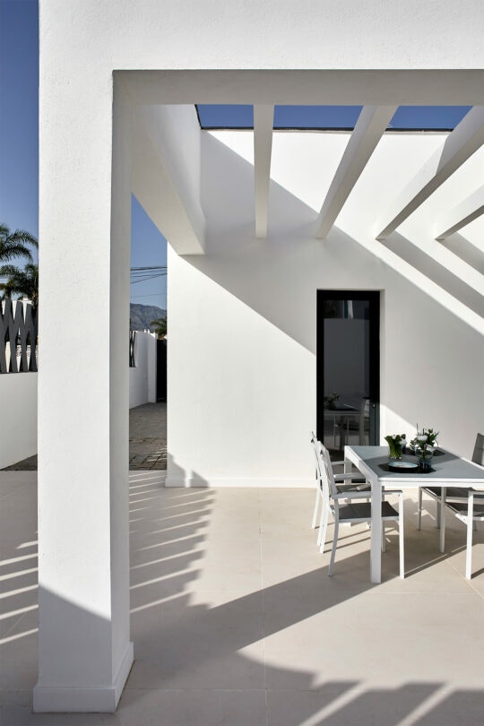 A luxurious villa defined by the contrast between Dekton Sasea and Dekton Micron - Cosentino ...