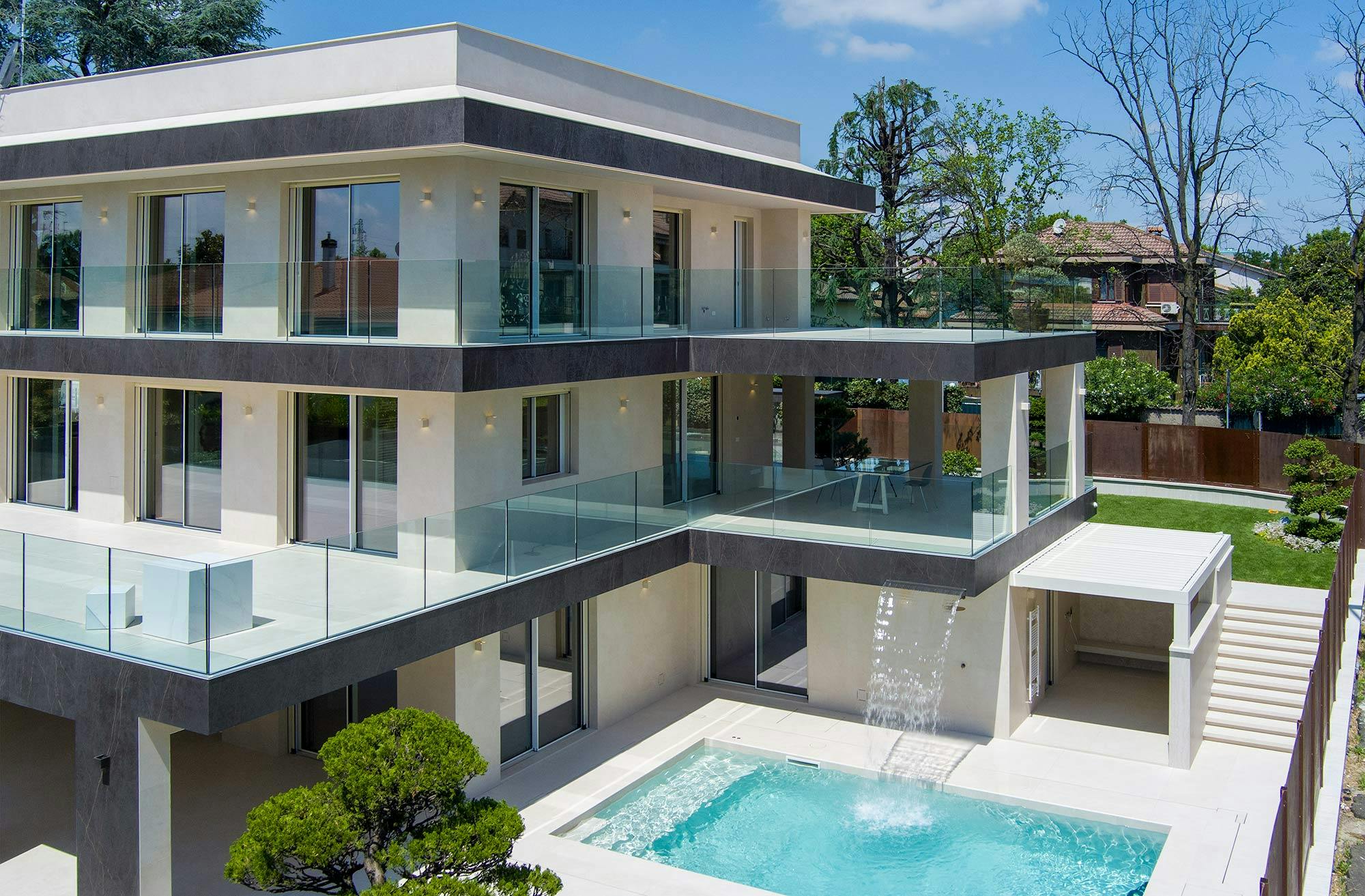 From the swimming pool and façade to the kitchen, every element of this ...