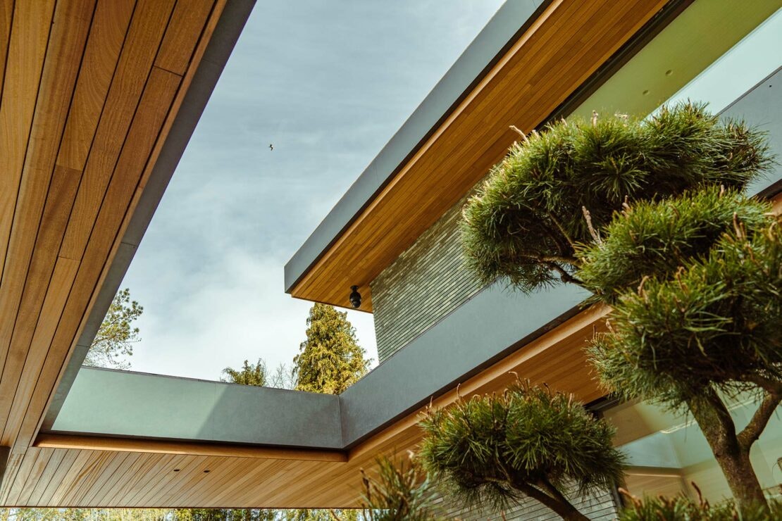 This luxury beachfront villa uses Dekton for a durable and trendy ...