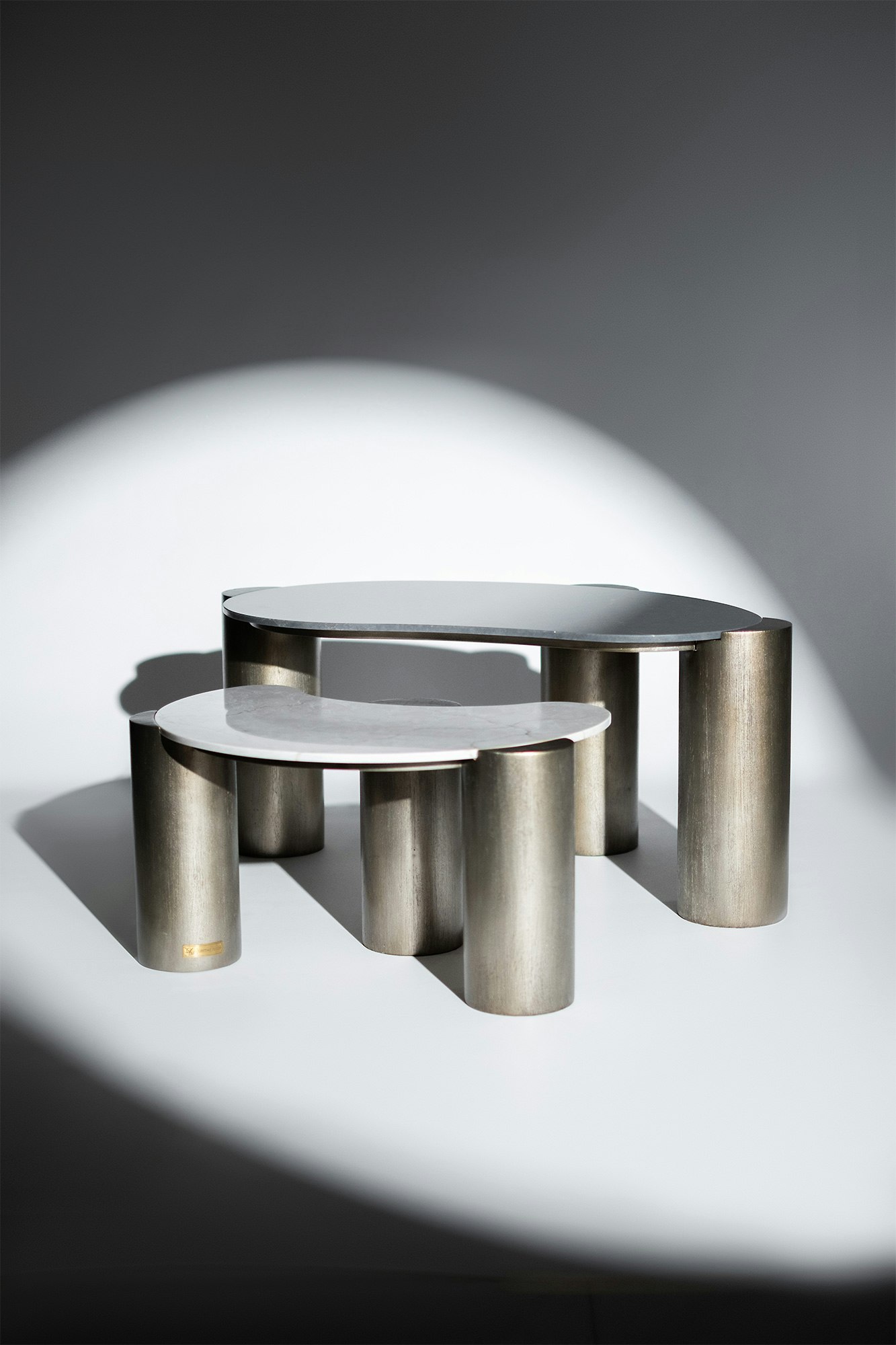 Curved designs remain in vogue with Eclipse tables - Cosentino France