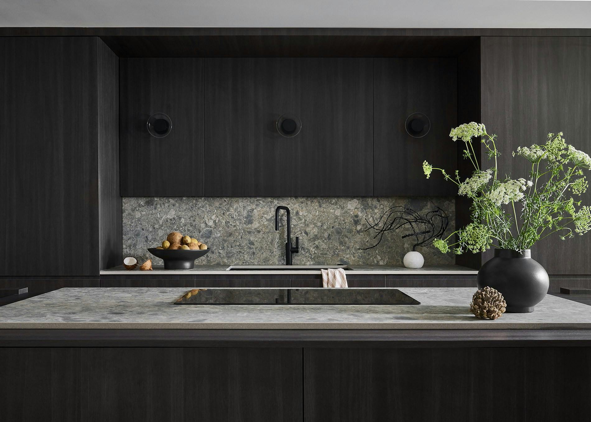 Cosentino redéfinit la cuisine contemporaine avec Dekton Sabbia dans ...