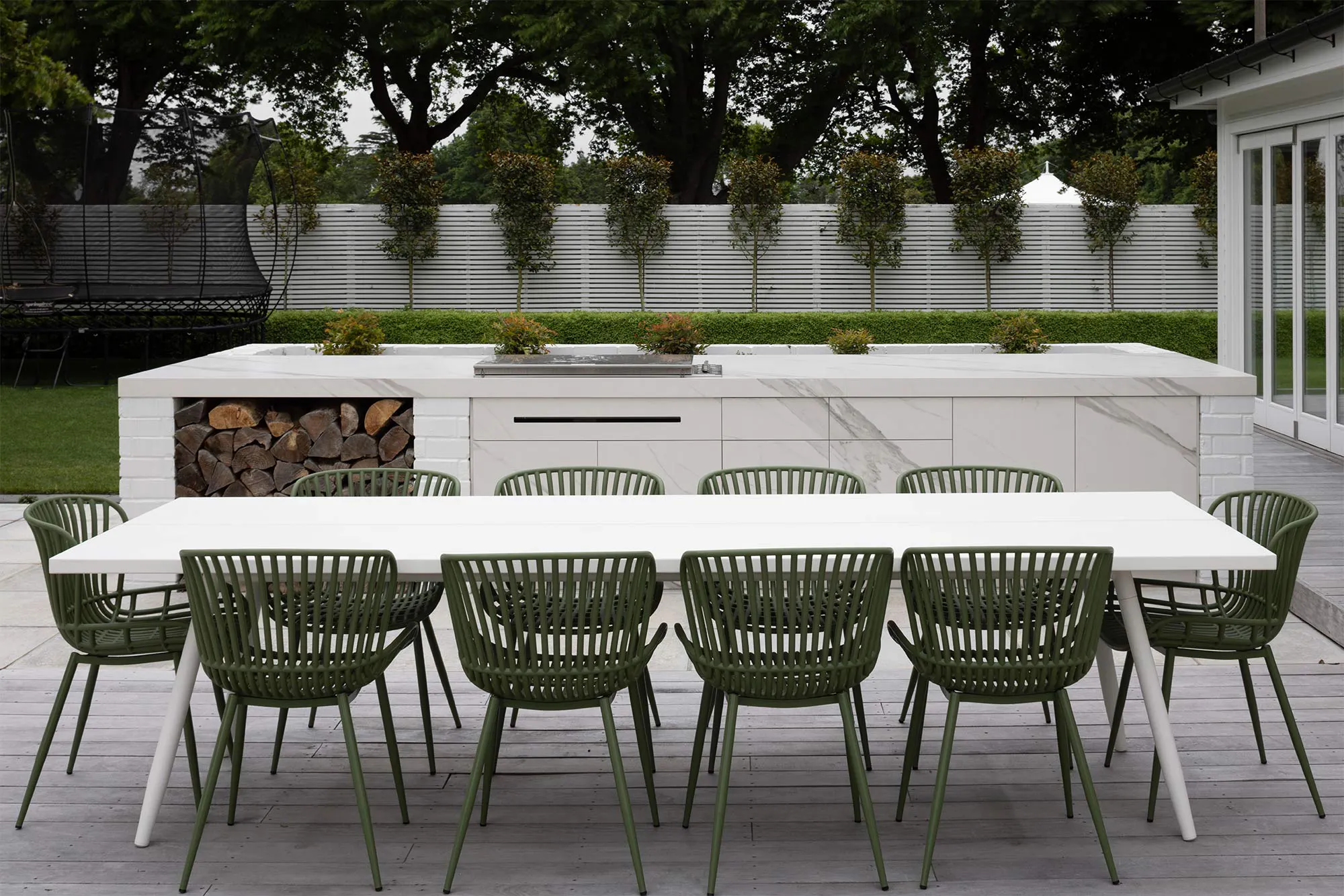 An outdoor kitchen connected with nature and architecture thanks to ...