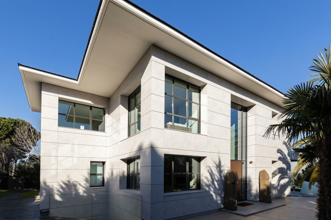 Covering the old stone with a ventilated façade in DKTN: the perfect ...