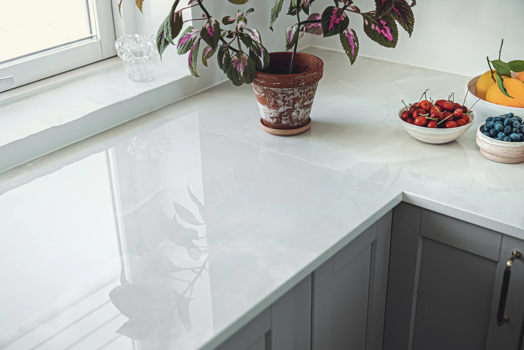 A bright, long-lasting kitchen worktop as the perfect backdrop for pictures