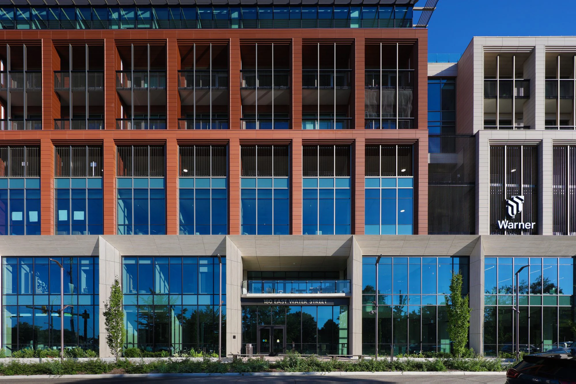 A complex Dekton facade for The Warner Building in Michigan - Cosentino ...