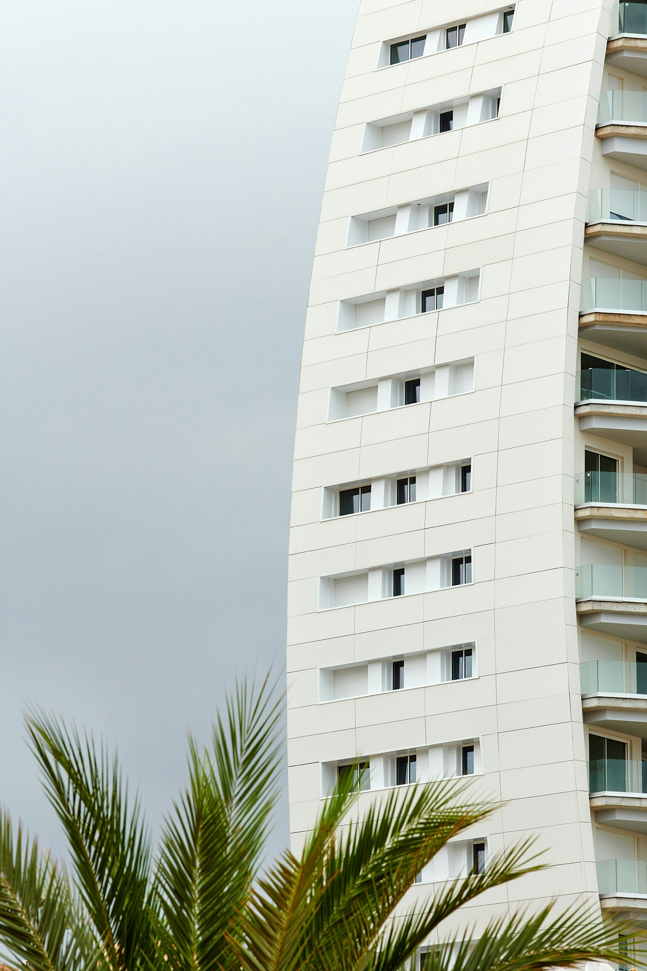 Dekton presents the world’s first curved and ventilated façade made of ...