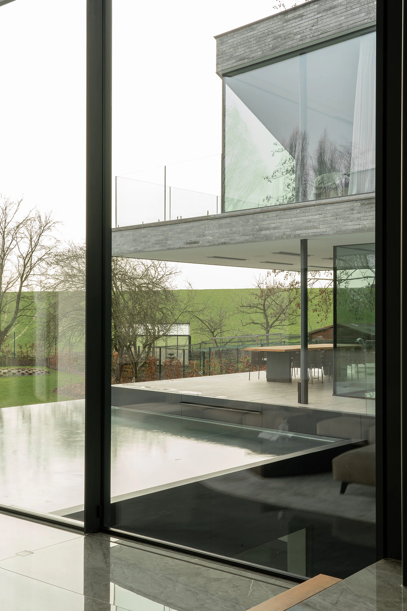 The floor in the spotlight: how eye-catching design enhances minimalist ...