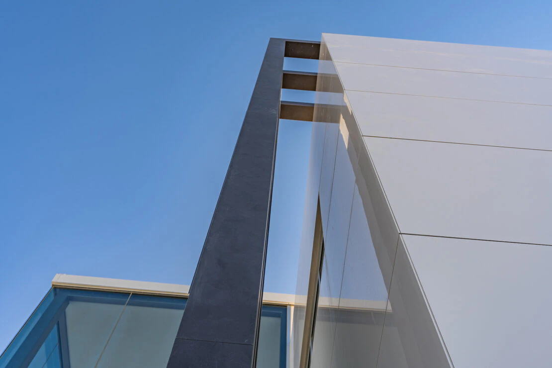 New headquarters for the Isabel Alonso haulage company in Bonares ...