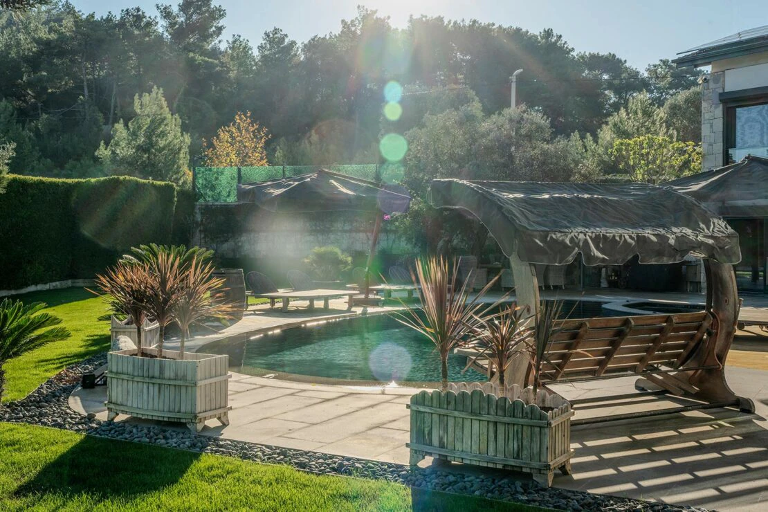 A splash of design in a Turkish villa with Dekton as the perfect ...