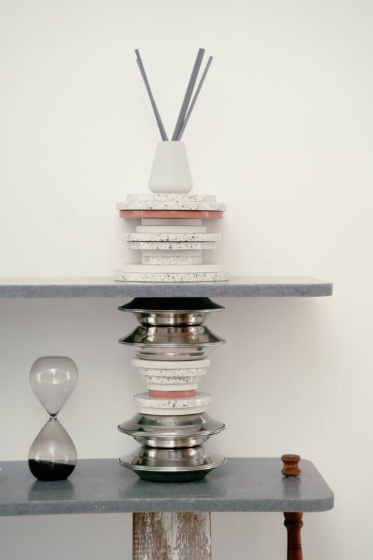 Artist Red Hong Yi creates a unique shelf with the new Earthic surface ...