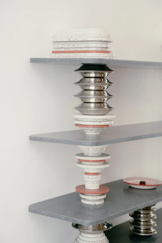 Artist Red Hong Yi creates a unique shelf with the new Earthic surface