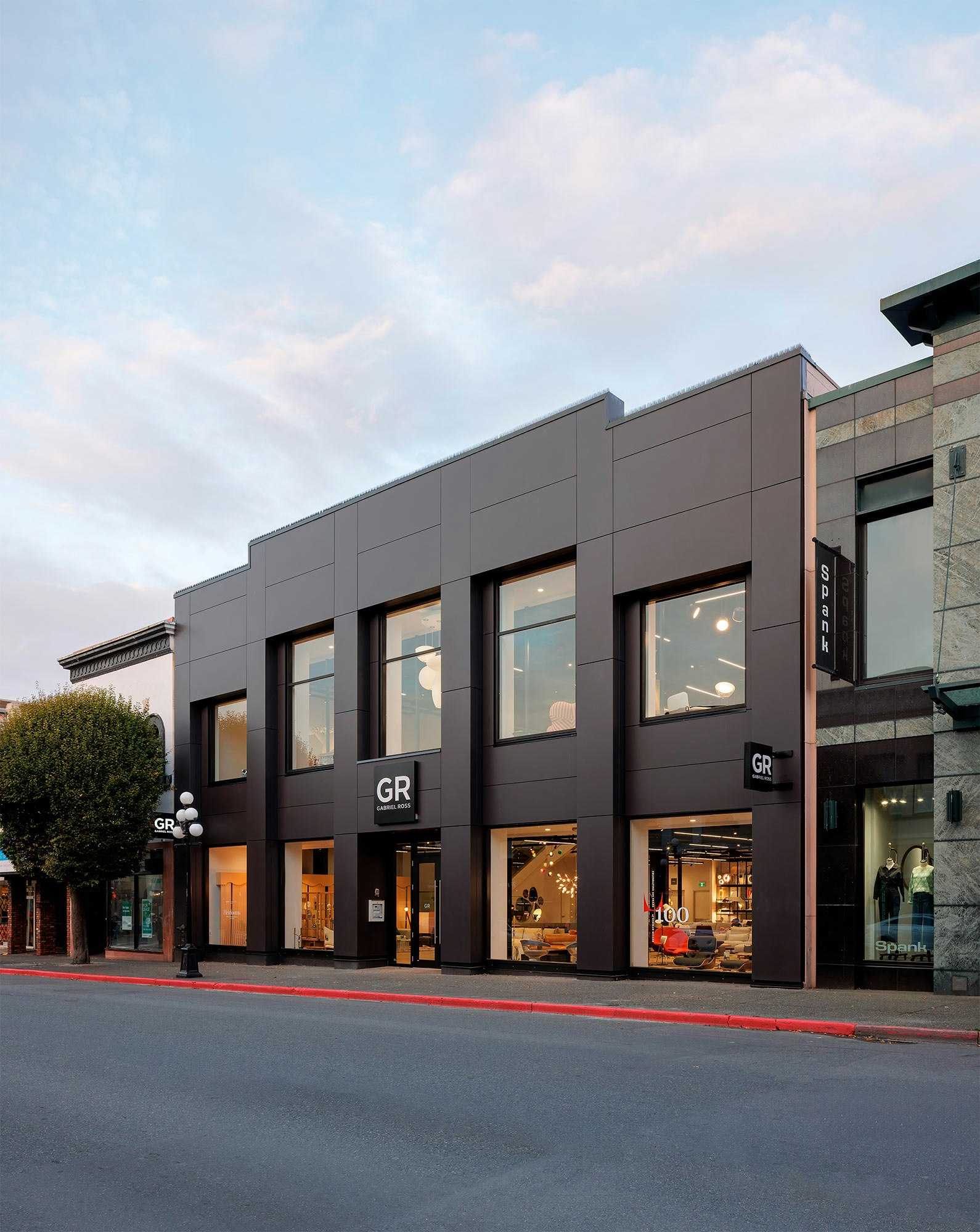 Gabriel Ross modernizes its facade with the monolithic Dekton Domoos ...