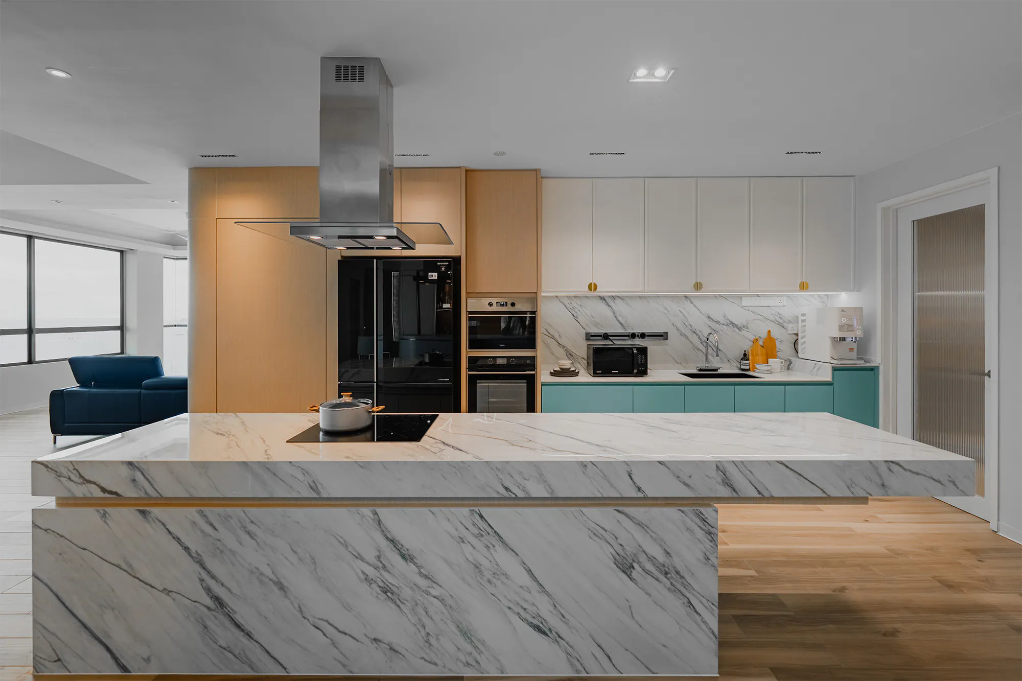 A kitchen island in Dekton Trance is the star of a sophisticated ...