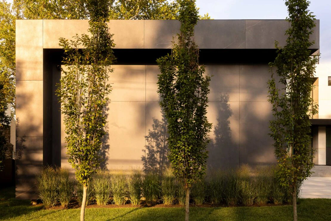 A riverfront retreat brought to life with a Dekton facade - Cosentino Japan